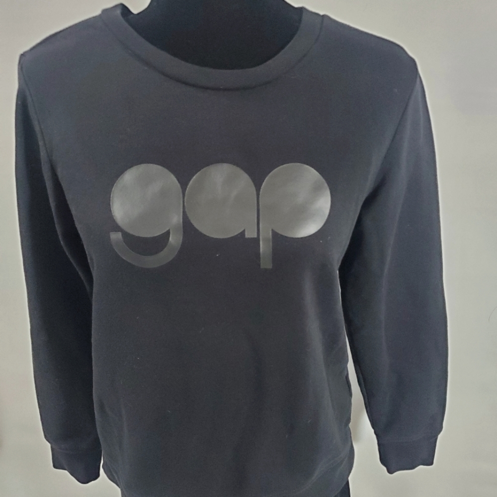 Gap Black On Black With Retro "Gap" Font - Gem
